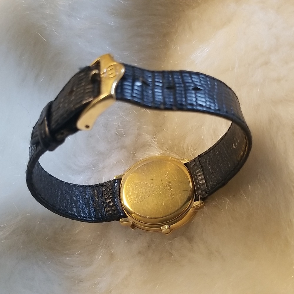 Authentic Vintage Gucci Black & Gold Watch - Gem